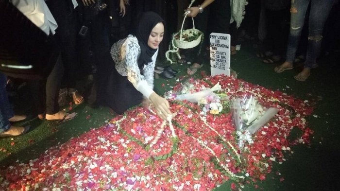 Inilah Foto Kebersamaan Terakhir Ririn Ekawati dan Mendiang Ferry ...