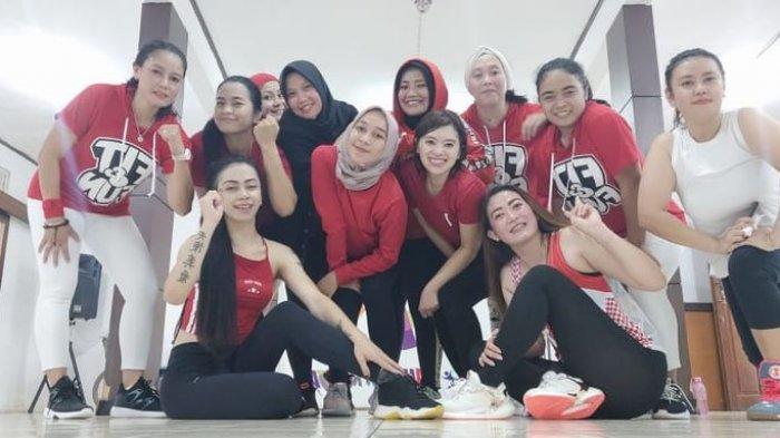 Sambut HUT ke-76 RI, Member Sanggar Senam Rucita Lembang Kompak Pakai ...