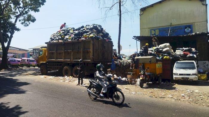 Pembuangan ke TPA Sarimukti Mulai Dibatasi, Sampah di TPS Cimahi Masih Normal - Tribunjabar.id
