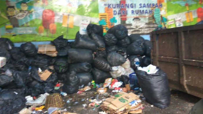 Dua Hari Pertama Lebaran, Volume Sampah di TPS Ambon Menurun ...
