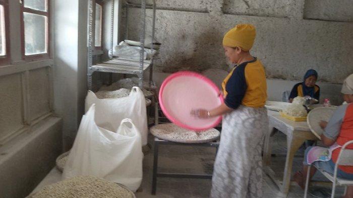 Saripohatji, Bedak Tradisional Tetap Eksis Sejak Zaman Belanda, Bikin ...