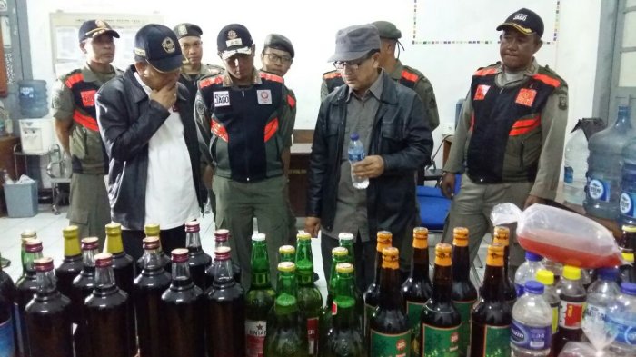 Sisir Warung Jamu, Satpol PP Sita Ratusan Botol Berisi Miras - Tribunjabar.id