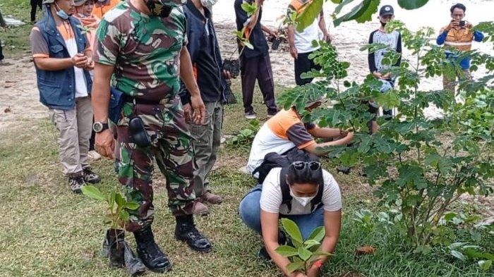 Satrad 216 Cibalimbing Surade Lakukan Bersih-bersih dan Penanaman Pohon ...
