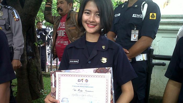 Jangan Macam-macam! Satpam Cantik Ini Sering Tangkap Maling ...