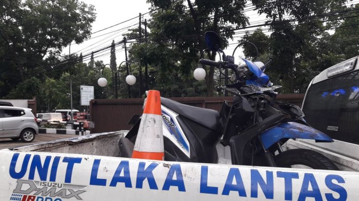 Kecelakaan Maut di Turunan Kawasan Caringin Tilu Bandung, Bapak dan ...