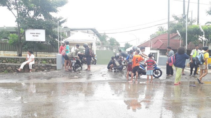 Puluhan Sepeda Motor Mogok Setelah Menerjang Banjir di Dayeuhkolot - Tribunjabar.id