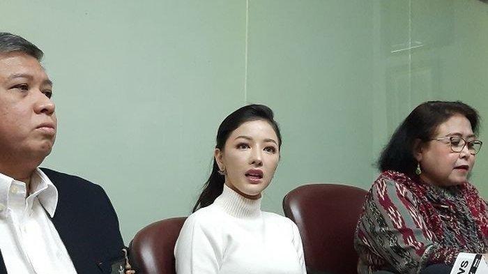 SOSOK Siwi Widi Eks Pramugari Garuda yang Kembali Jadi Sorotan, Kini ...