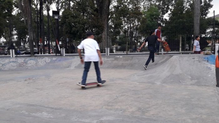 Di Skate Park Loop Station Bandung, Masih Banyak Anak Muda Bermain ...