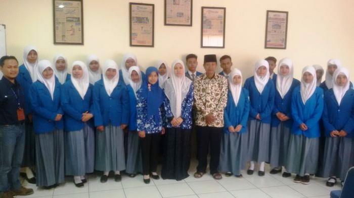 Study Tour, Siswa SMK Islam Arroyyanna Kunjungi Kantor Tribun Jabar - Tribunjabar.id