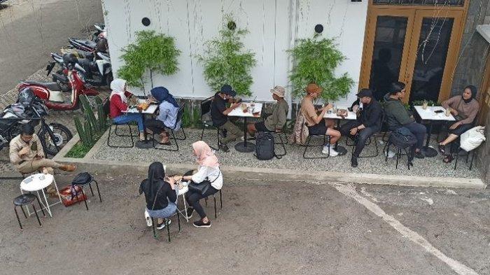 Ngopi Sambil Menikmati Suasana Liburan di De.u Coffee, Tawarkan Konsep ...