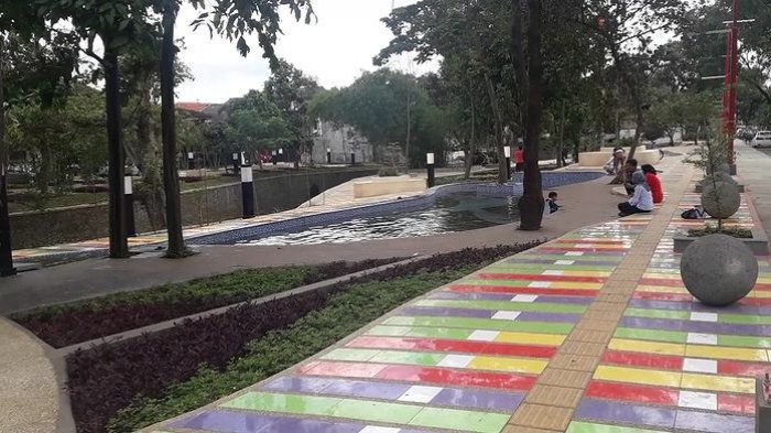 Ternyata Ini Alasan Warga Mengunjungi Taman Alun-alun Regol Bandung ...