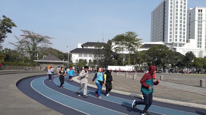 Fasilitas Lapangan Gasibu Semakin Bagus, Jadi Tempat Favorit Olah Raga ...
