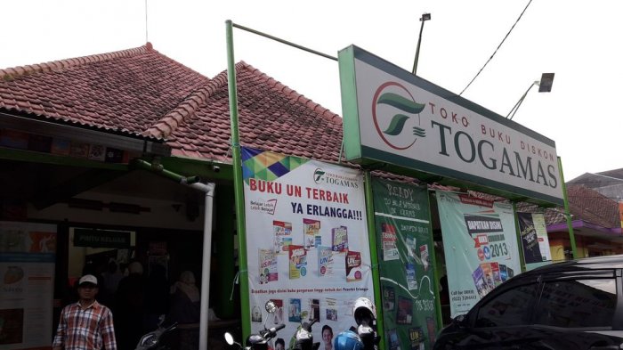 Menyambut Musim Masuk Sekolah, Toko Buku Togamas Diskon Buku Pelajaran ...