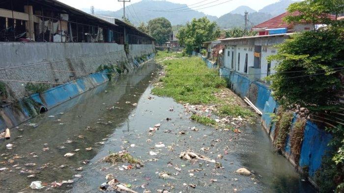 Miris, Sungai di Ibu Kota Kabupaten Sukabumi Ini Kotor Dipenuhi Sampah - Tribunjabar.id