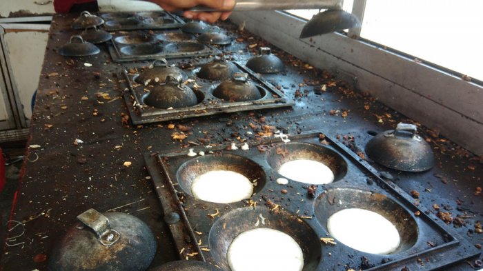 Surabi Tradisional Cihapit, Cita Rasa Tradisional yang Dimasak dengan ...