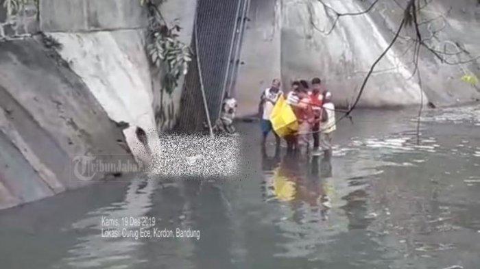 Jenazah Pria yang Ditemukan di Curug Ece Kota Bandung Diserahkan ke ...