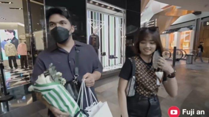 Girangnya Thariq Halilintar Dibelikan Sepatu Mahal dan Couple dengan Fuji, Pacar: Cicil Setiap ...