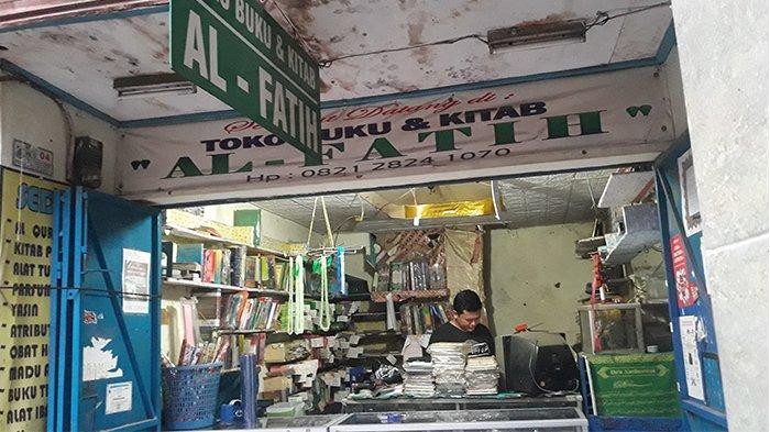 Mengunjungi Toko Buku dan Kitab Al Fatih, Berada di Gang Sempit Cimahi ...