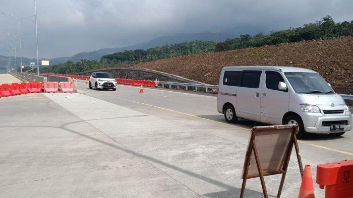 Tol Cisumdawu Hari Ini Bisa Tembus Tol Cipali, Titik Pertemuan Langsung Padat - Tribunjabar.id