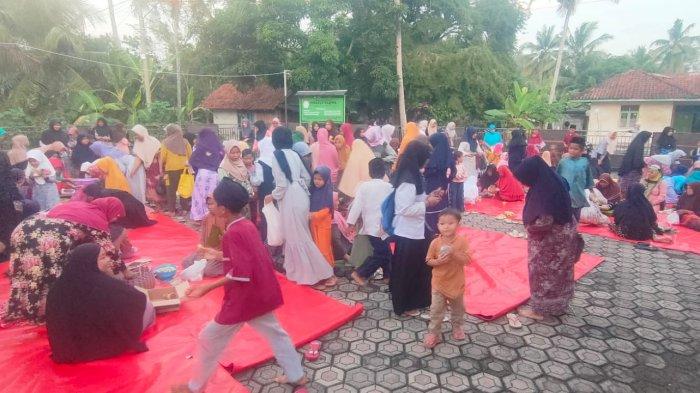 Tradisi Babarit di Pangandaran, Warga Berbondong-bondong Bawa Makanan ...