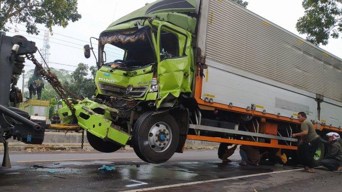 Truk Boks Tabrak Truk Tronton di Cianjur Tadi Pagi, Sopir dan Kernet Langsung Dibawa ke Rumah ...