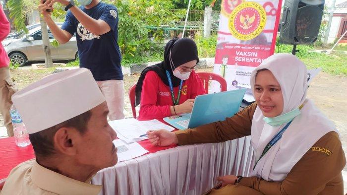 Warga Ikuti Gebyar Vaksinasi Massal BIN RI Bersama Puskesmas Ciherang untuk Berbagai Macam ...