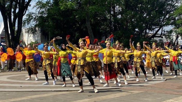 Cimahi Menari, Kala 1.600 Penari Kompak Tampilkan Tarian Indah di Alun ...
