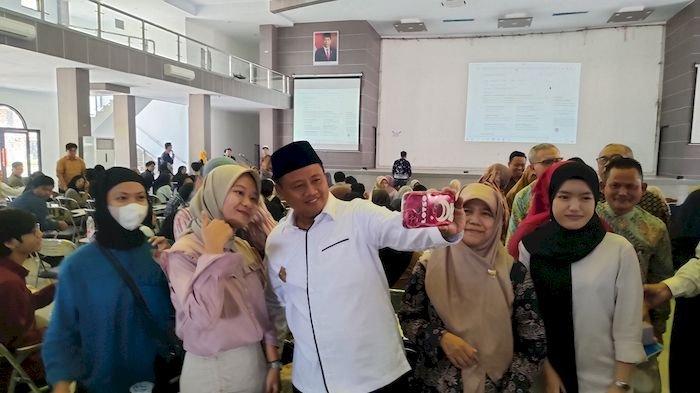 Wagub Jabar Pak Uu Datangi Mahasiswa di Indramayu, Kenalkan Merdeka ... Wagub Jabar Pak Uu Datangi Mahasiswa di Indramayu, Kenalkan Merdeka ...