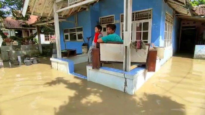 BPBD Kabupaten Cirebon Catat 1082 Keluarga Terdampak Banjir di Dua Desa ...