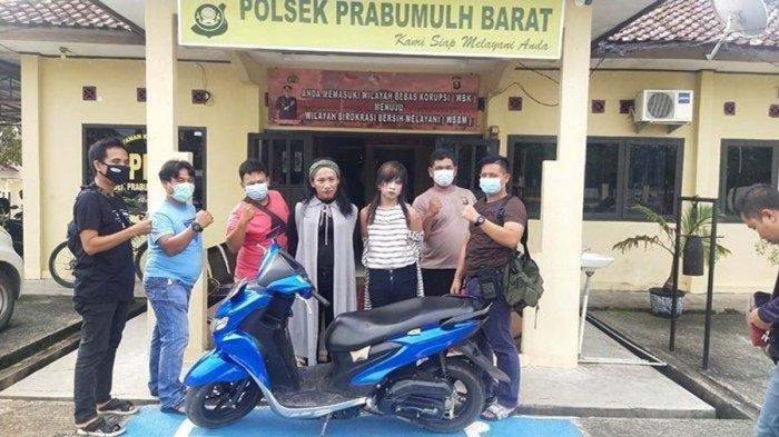 Dua Waria Pukuli Pelanggan dan Rampok HP, Akhirnya Ditangkap Polisi ...
