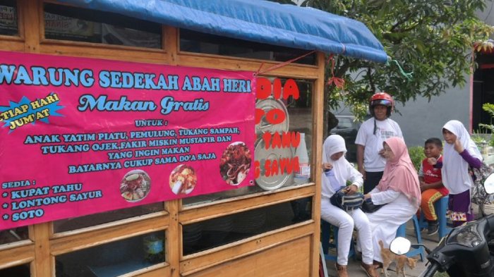 Warung Sedekah, Heri Suhendi Gratiskan Kupat Tahu, Lontong Sayur, dan ...