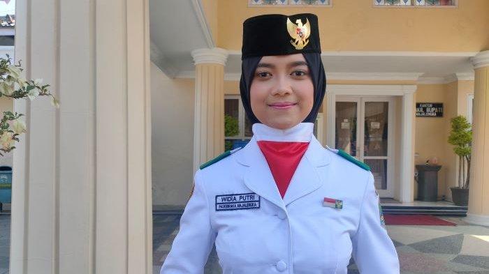 Widia Lestari, Anak Yatim Pembawa Baki di Majalengka, Deg-Degan Saat Ambil Bendera dari Bupati ...
