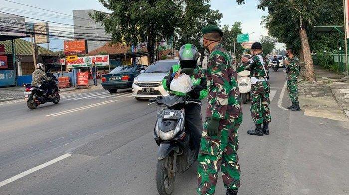 Yonzipur 9/LLB Bagikan Makanan dan Masker Sebelum Waktu Berbuka Puasa ...