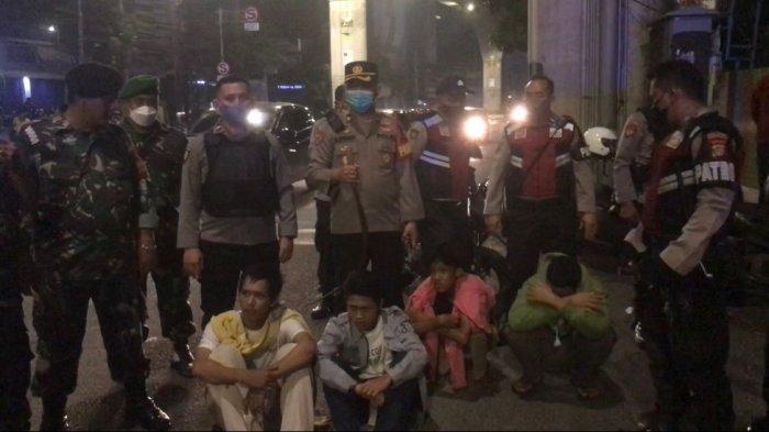 Sekelompok Pemuda Tawuran di Jalan Kapten Tendean Jakarta Selatan, 4 ...