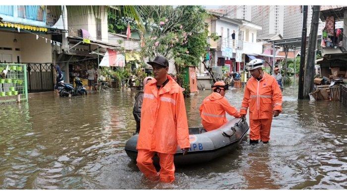 Banjir 1 Meter di Rawa Indah Kelapa Gading, Lebih 250 Kepala Keluarga ...