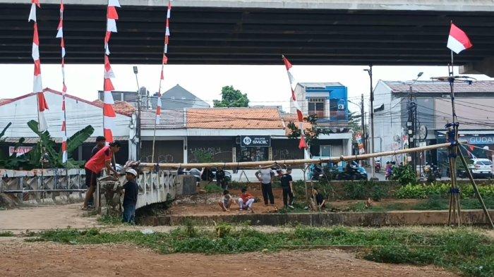Lomba Jalan pinang di Kalimalang Banyak Diminati Warga Meski Tingkat ...