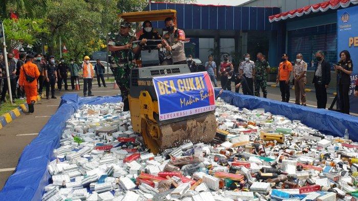 Ratusan Botol Miras Hp Mewah Hingga Sex Toys Ilegal Rp 6 5 Miliar Dimusnahkan Di Bandara Soetta