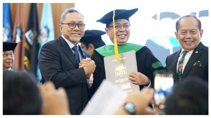 Burhanuddin Muhtadi Ulas Politik Uang Saat Dikukuhkan Sebagai Guru ...