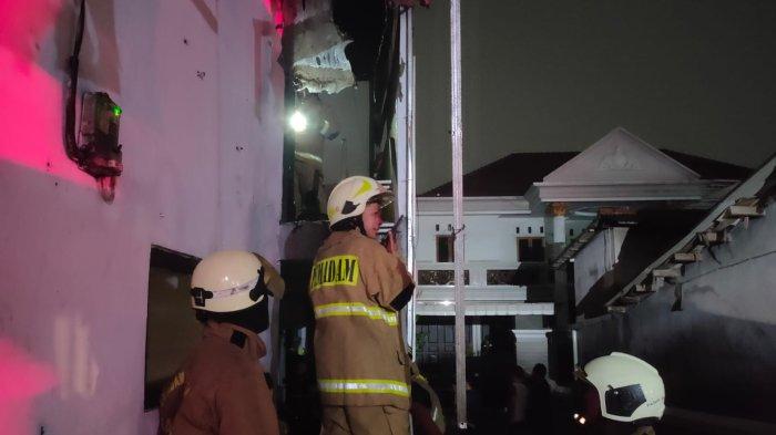Kebakaran Melanda Rumah 2 Lantai di Cibubur, Pemilik Sempat Pingsan ...