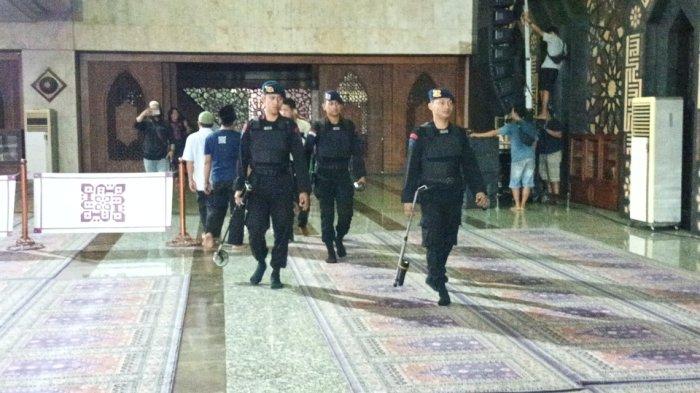 Jelang Reuni 212, Gegana Brimob Sisir Masjid Agung At-Tin TMII - Tribunjakarta.com