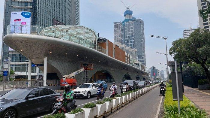 Anjungan Lantai 2 di Halte Transjakarta Tosari dan Bundaran HI Ditutup ...