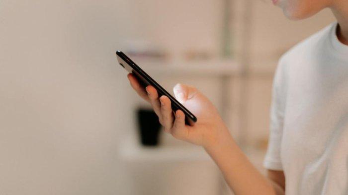 Segara Cari Topik Baru! Ini 7 Tanda Pria Mulai Bosan Chattingan ...
