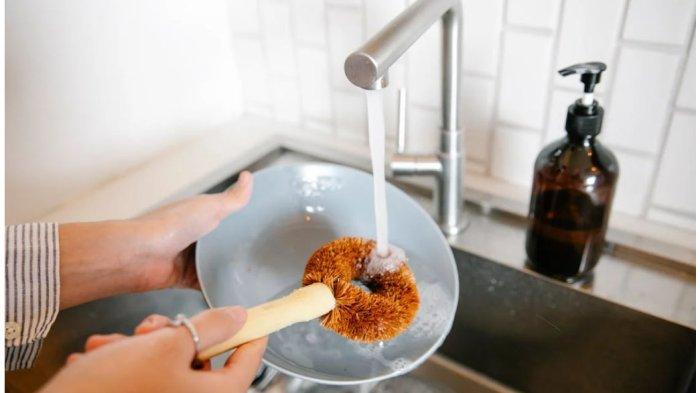Ramai Cuci Piring Disebut Bisa Redakan Stres dan Jaga Mental Health ...