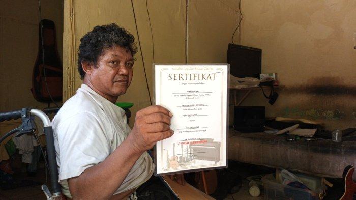 "Banyak yang Tak Yakin" Cerita Guru Gitar Disabilitas Punya Prestasi ...