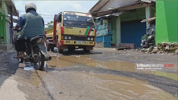 Jalanan di Kampung Sawah Cilincing Rusak Parah Bertahun-tahun, Pemerintah Diminta Lakukan ...