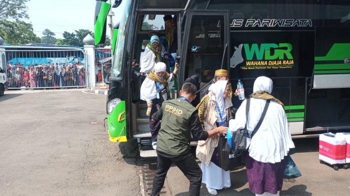 Jemaah Calon Haji Tertua Asal Jakarta Tahun Ini Berusia 93 Tahun ... Jemaah Calon Haji Tertua Asal Jakarta Tahun Ini Berusia 93 Tahun ...