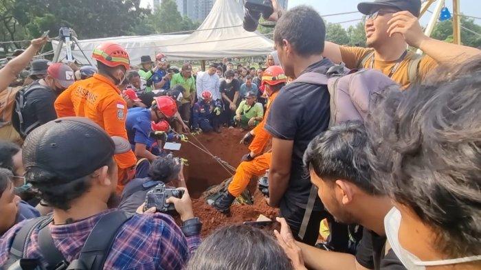 Segini Luas Makam Fajri Pria Obesitas 300 Kg, Belasan Orang Bantu Tahan ...