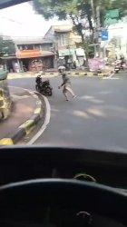 Kaca Bus Transjakarta Dilempari Batu Sampai Pecah di Lenteng Agung ...