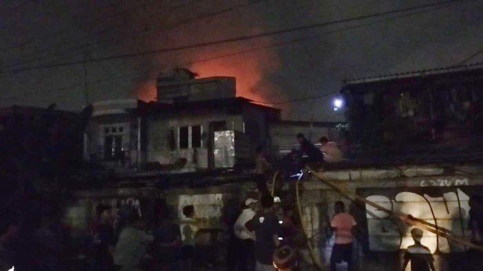 16 Rumah Terbakar dalam Kebakaran Hebat di Permukiman Padat Pademangan - Tribunjakarta.com