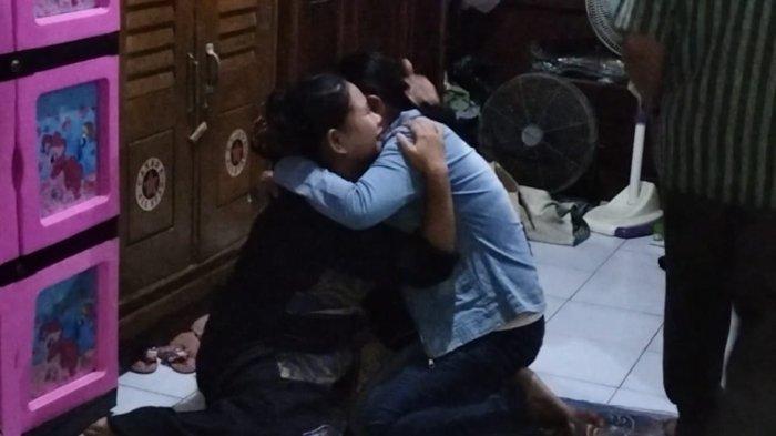Wanita Muda Warga Koja Tewas di Kamar Kos, Hati Ibu Korban Hancur Lihat Luka Bekas Cekikan di ...